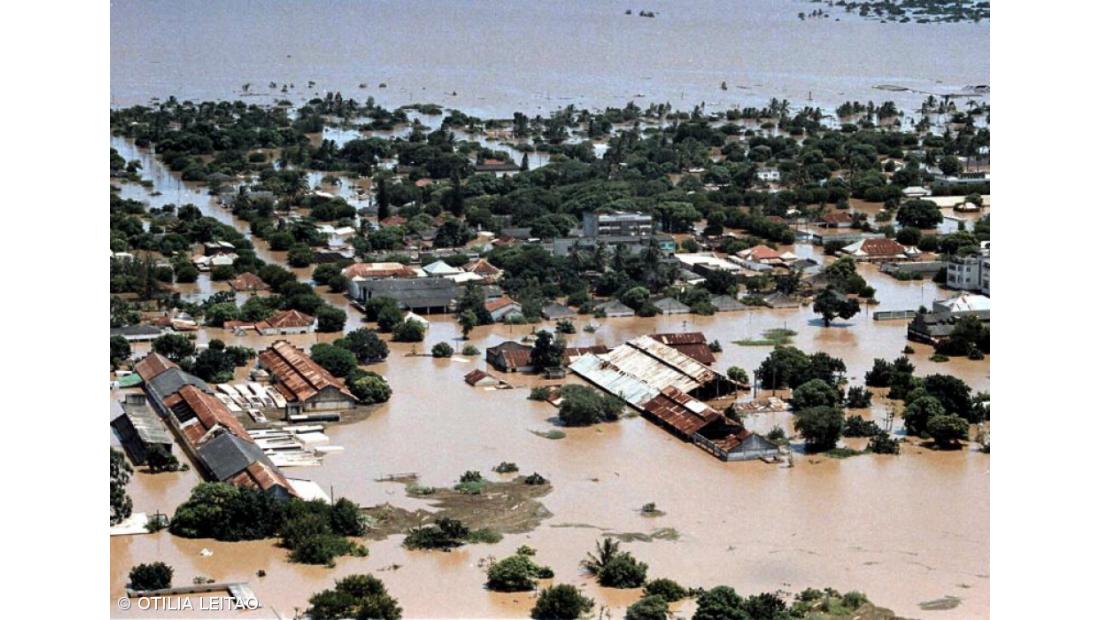Moradores bloqueiam acesso a Maputo em protesto contra inundações ...