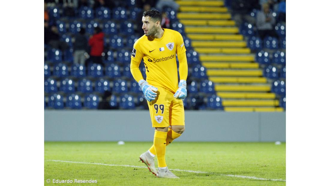 Guarda-redes Marco segura empate do santa Clara em Tondela - Açoriano ...