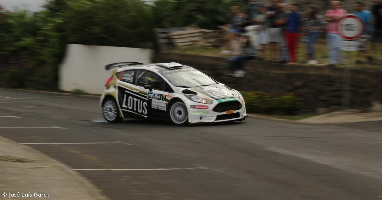 Luís Miguel Rego lidera o Rallye Além Mar Santa Maria - Açoriano Oriental