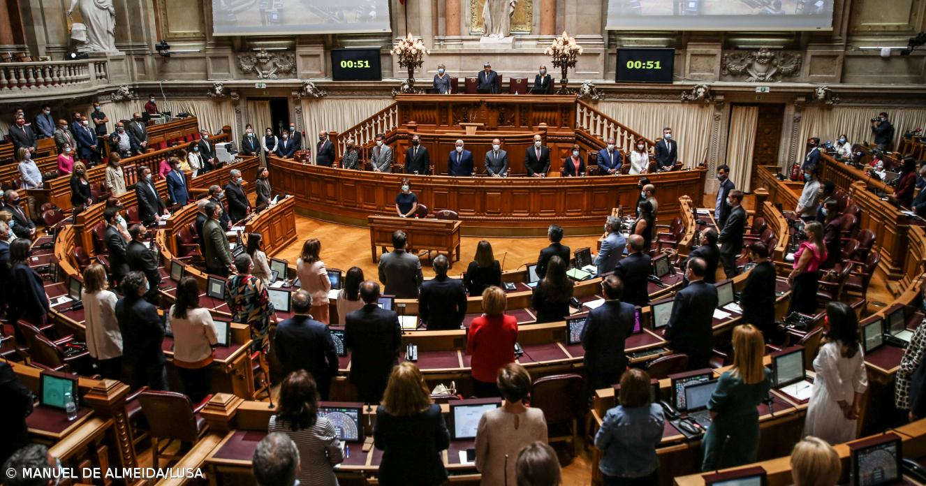 Lei aprovada por maioria no parlamento - Açoriano Oriental