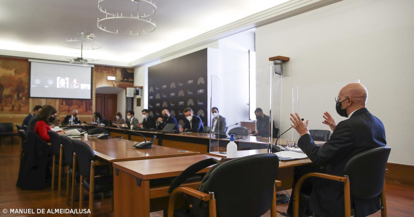 Vítor Bento diz que não teria entrado no BES se tivesse mantido ...