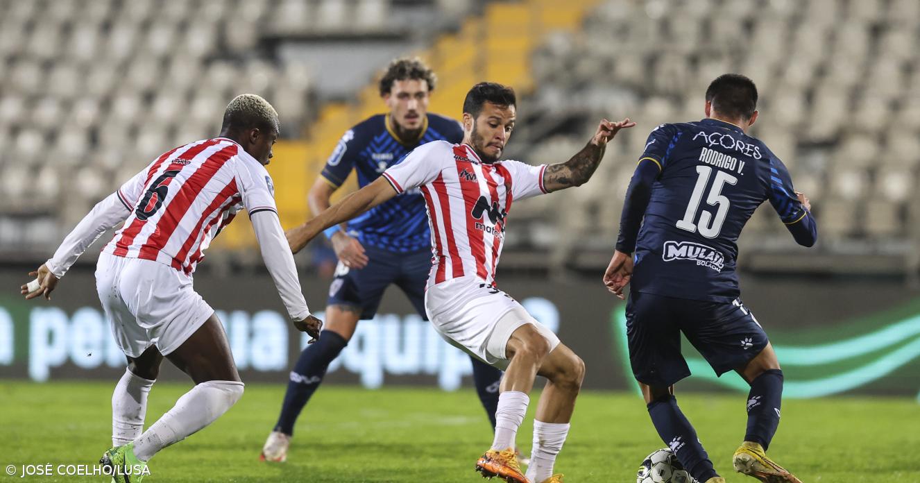 Tassano mete o pé na poça e Santa Clara perde na estreia - Açoriano ...