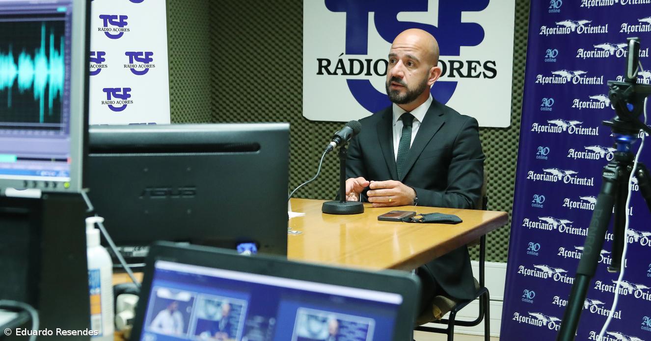 SAD do Santa Clara processa Rui Cordeiro e Gualter Câmara - Açoriano ...