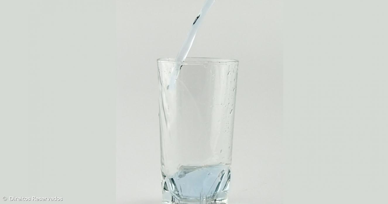 Afinal, a água não é inodora, insípida e incolor - Açoriano Oriental